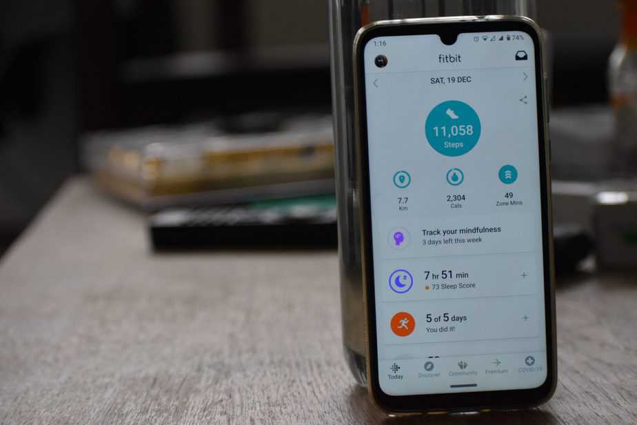 The Best Waterproof Fitbit for Swimming - Sport Fitness Advisor